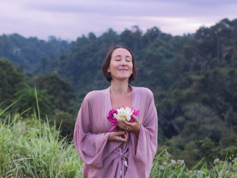 31 Spiritual Practices for an Open Heart Chakra - Mantras and Mulberries